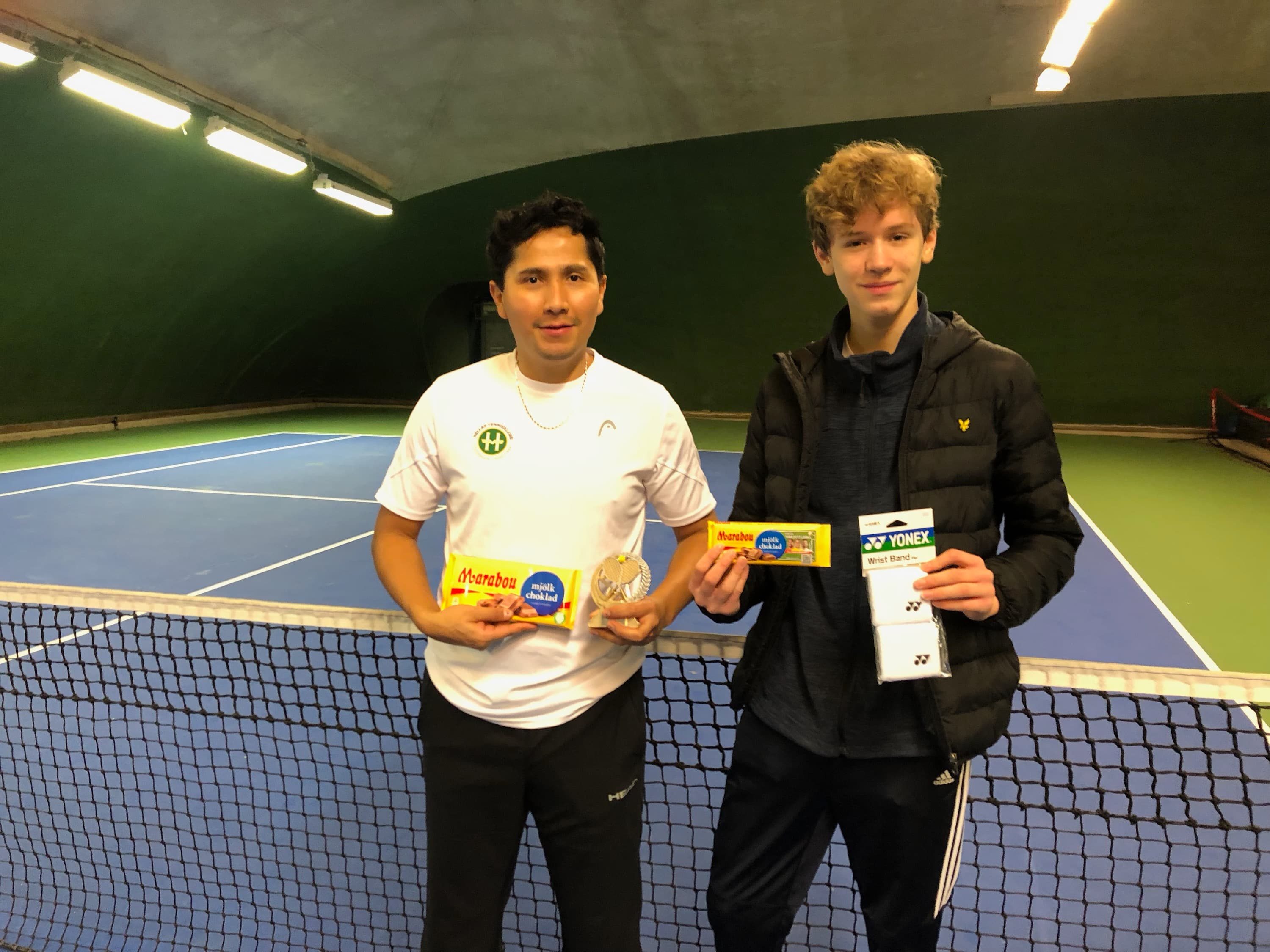 Ungdomarna imponerade men veteranerna segrade i Kannan : Hellas Tennisklubb